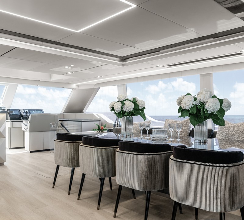 Yacht 80 Sunreef Power, | CHARTERWORLD Luxury Superyacht Charters